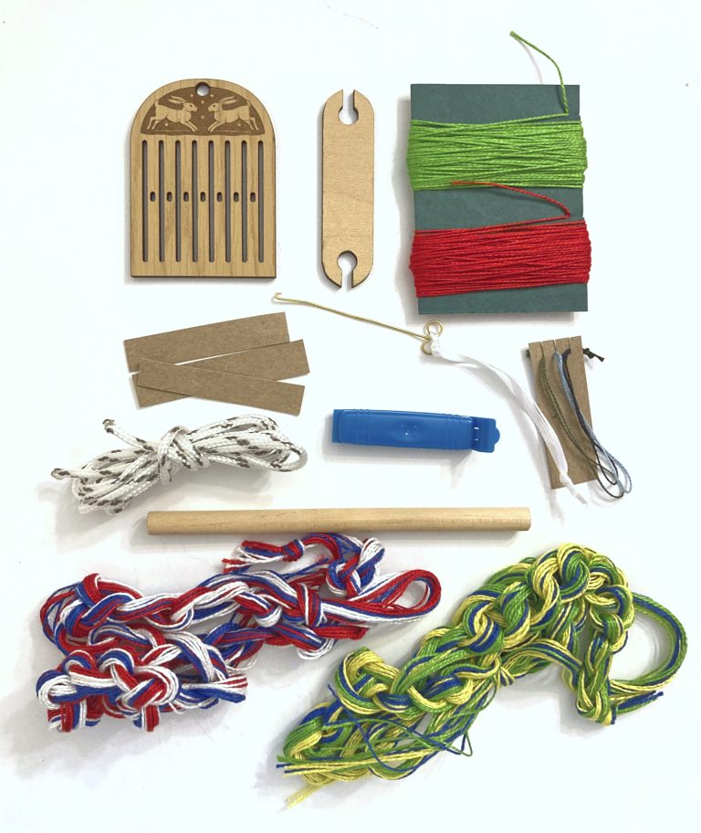 Tiny bandweaving heddles – Jumaka